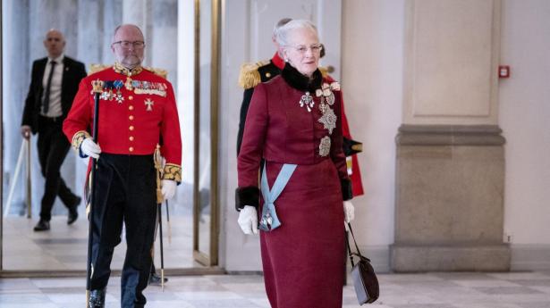 Dronning Margrethe indlagt med hjertekrampe men ved godt mod