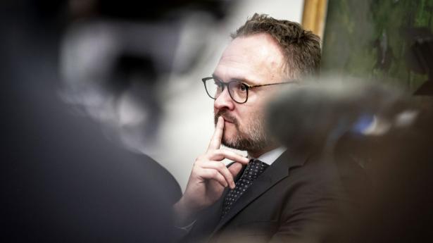 Minister lovede hjælp til vildledte forbrugere: To år efter er den ikke ...