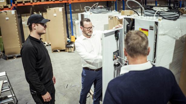 Høje gaspriser og vild efterspørgsel på varmepumper har trukket lille ...