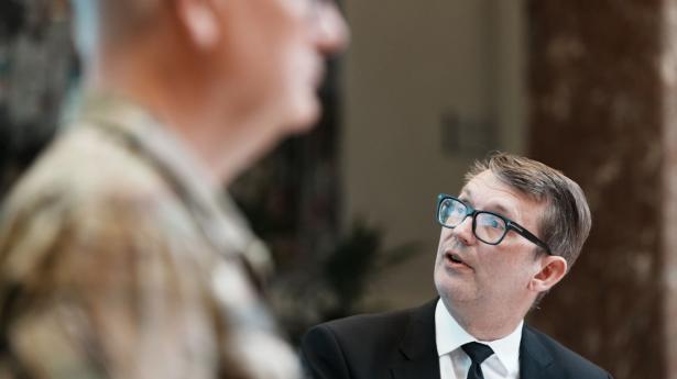 Helle Ib: Her er den politiske fare ved giganthullet i Forsvarets ...