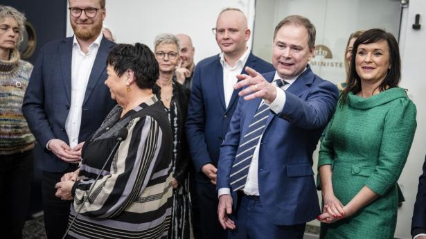 Helle Ib: Aftalen om lønløft efterlader mindst to store ubekendte