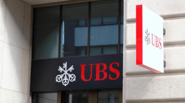 Schweizisk storbank overvejer at flytte hovedkontor for at slippe for ...