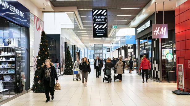 Hvilken dansk koncern indleder fyringsrunde i Danmark?