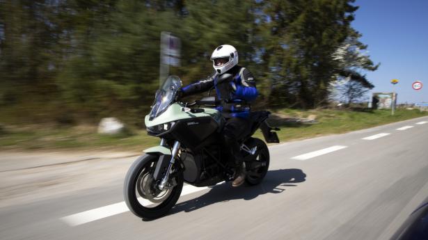 Den bedste elmotorcykel på markedet er magtfuld og atletisk