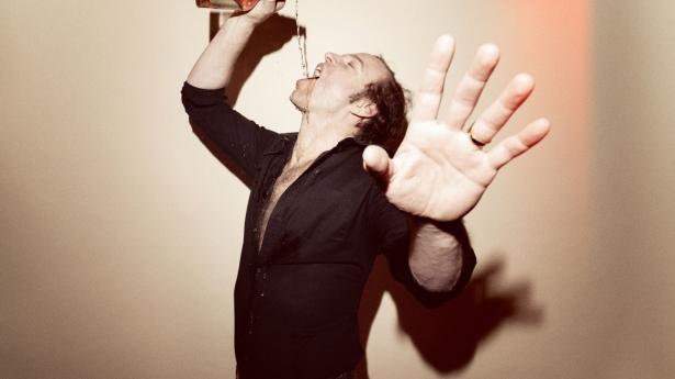 Ind under huden på Ugens Rapport: Nyt teaterstykke fortæller om druk ...