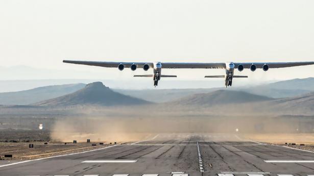 Verdens største fly er for første gang kommet på vingerne