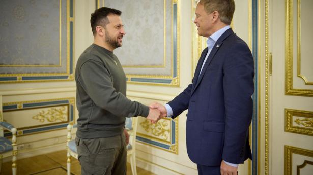 Storbritannien vil sende militære instruktører til Ukraine